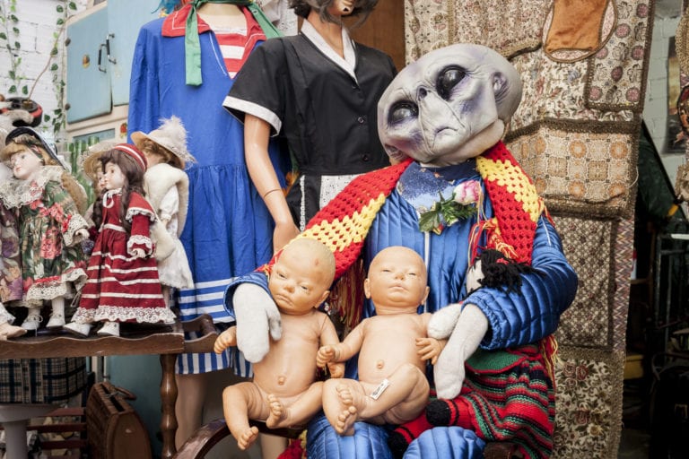 La Fruslería de Madame Déficit Garage Sale - Viva Lugo