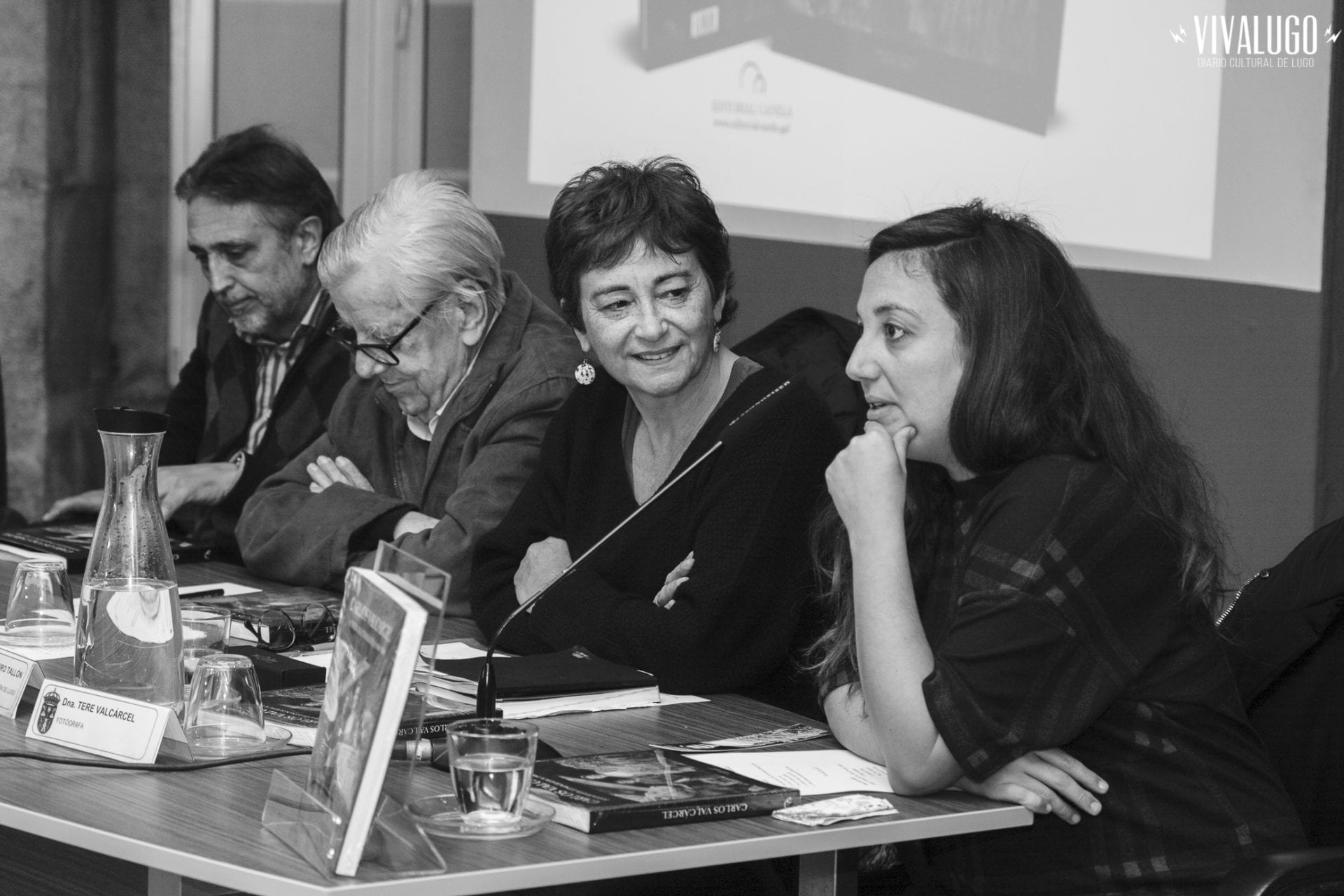 Carlos Valcárcel presenta un libro de fotografías para a Historia ...