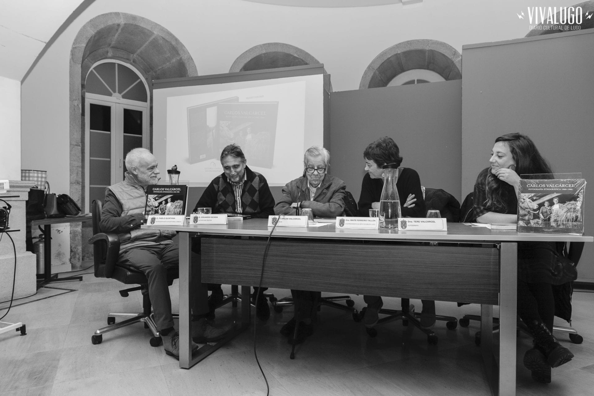 Carlos Valcárcel presenta un libro de fotografías para a Historia ...